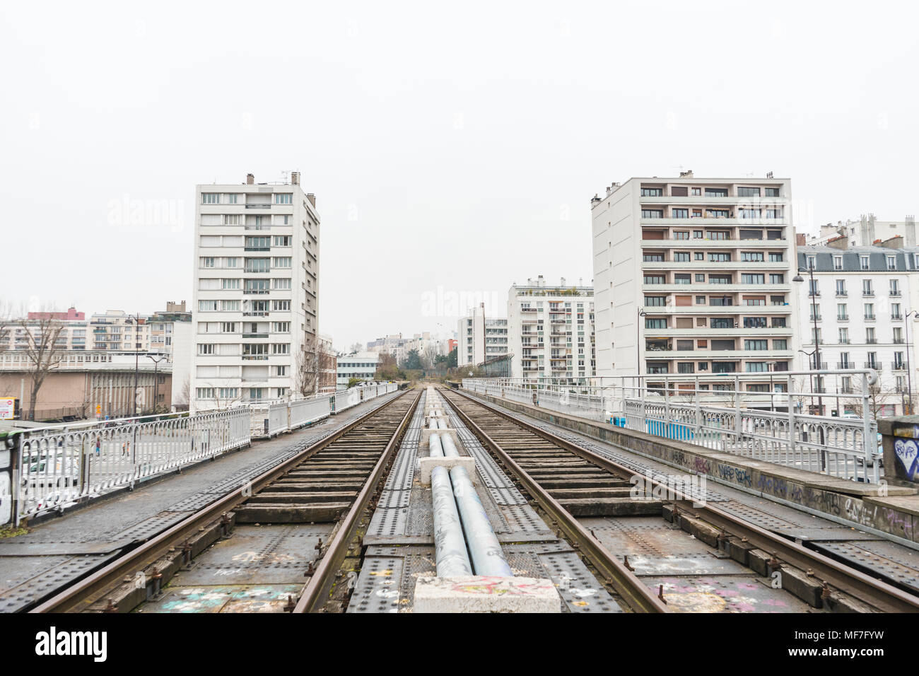 Paris railway abandoned hi-res stock photography and images - Alamy