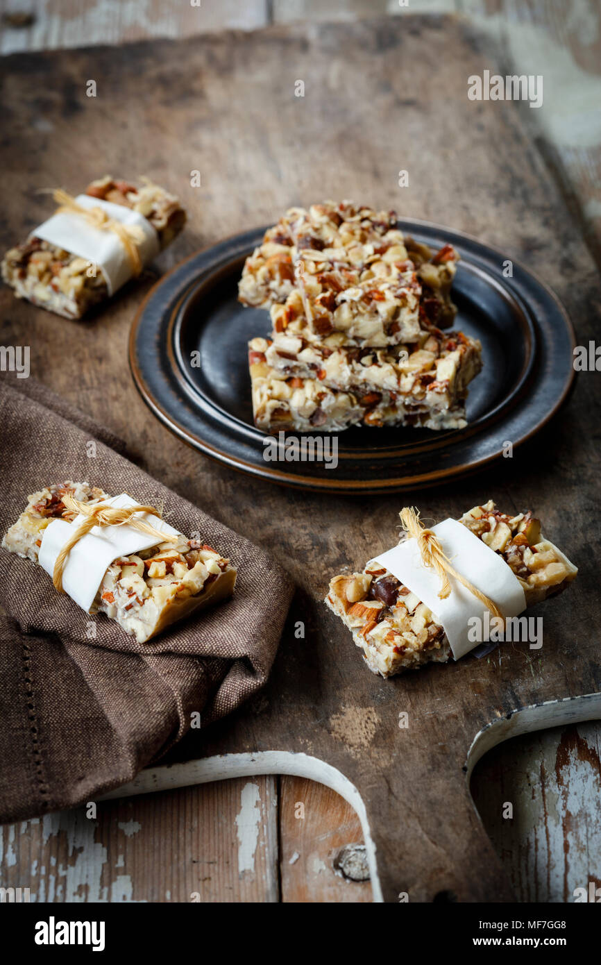 Homemade nut bars with cocoa butter, hazelnuts, walnuts and almonds ...