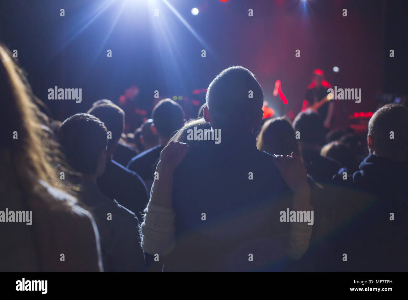 People clapping stand hi-res stock photography and images - Alamy