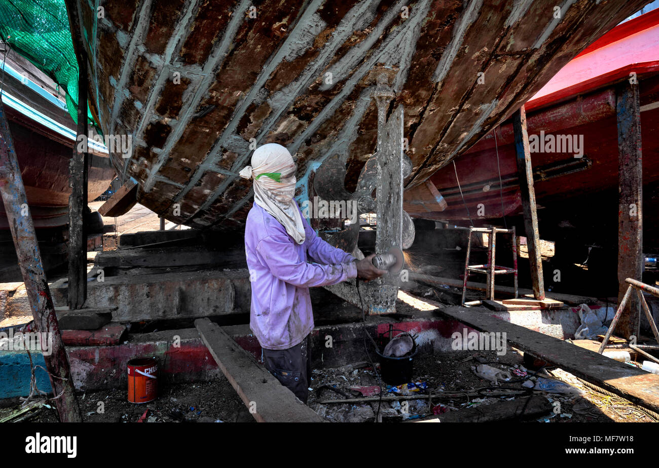 Boat repair yard hi-res stock photography and images - Alamy