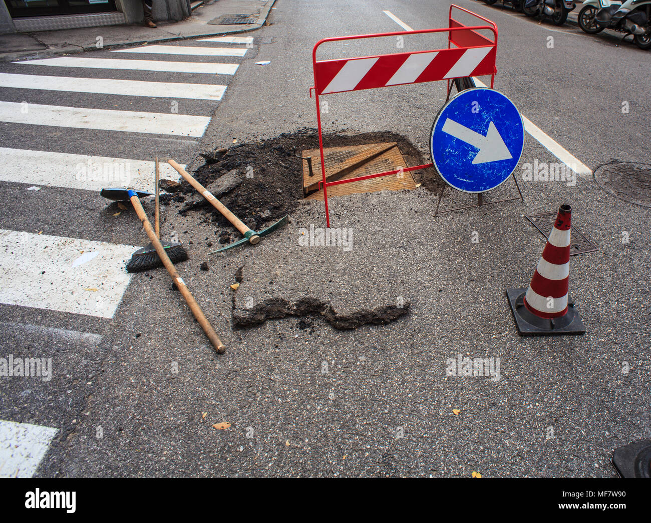 Manhole signs hi-res stock photography and images - Alamy
