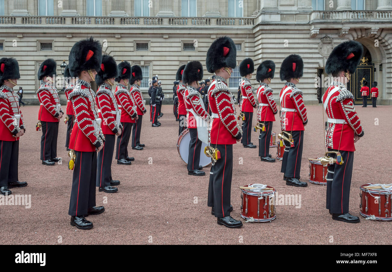 Guards regiment house hi-res stock photography and images - Alamy