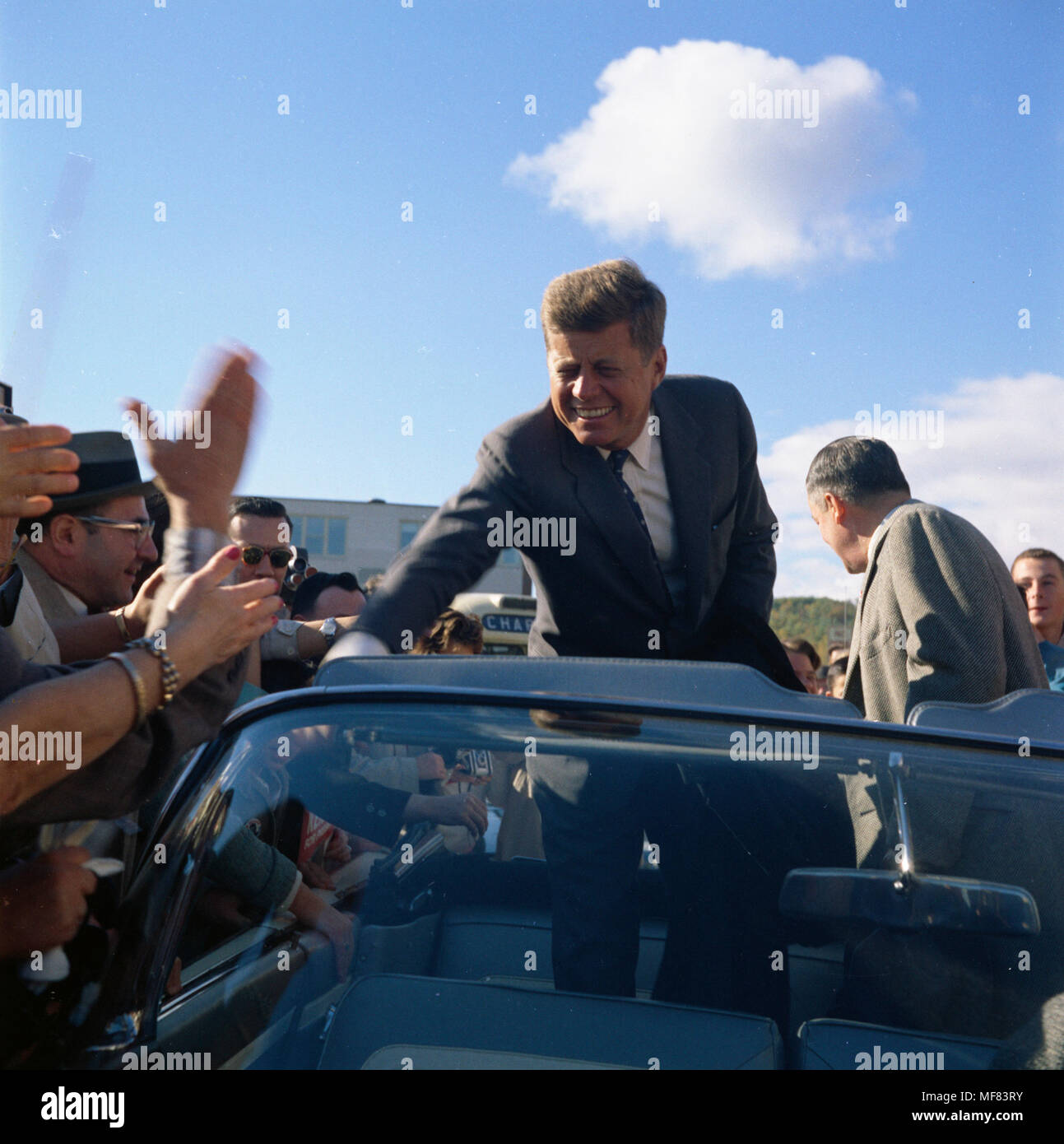 SWPC-JFK-C001-002 5 October 1960 During a campaign trip Senator John F ...