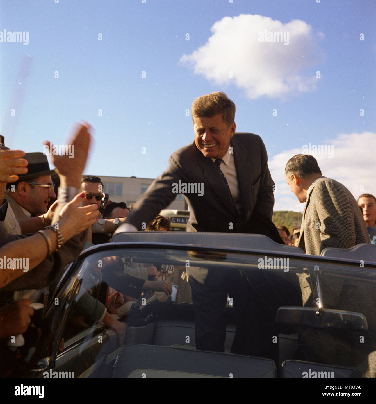 SWPC-JFK-C001-002 5 October 1960 During a campaign trip Senator John F ...
