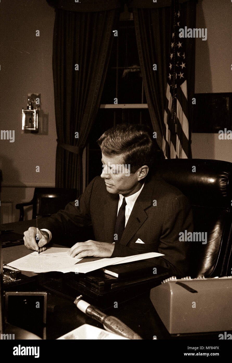 John kennedy berlin crisis hi-res stock photography and images - Alamy