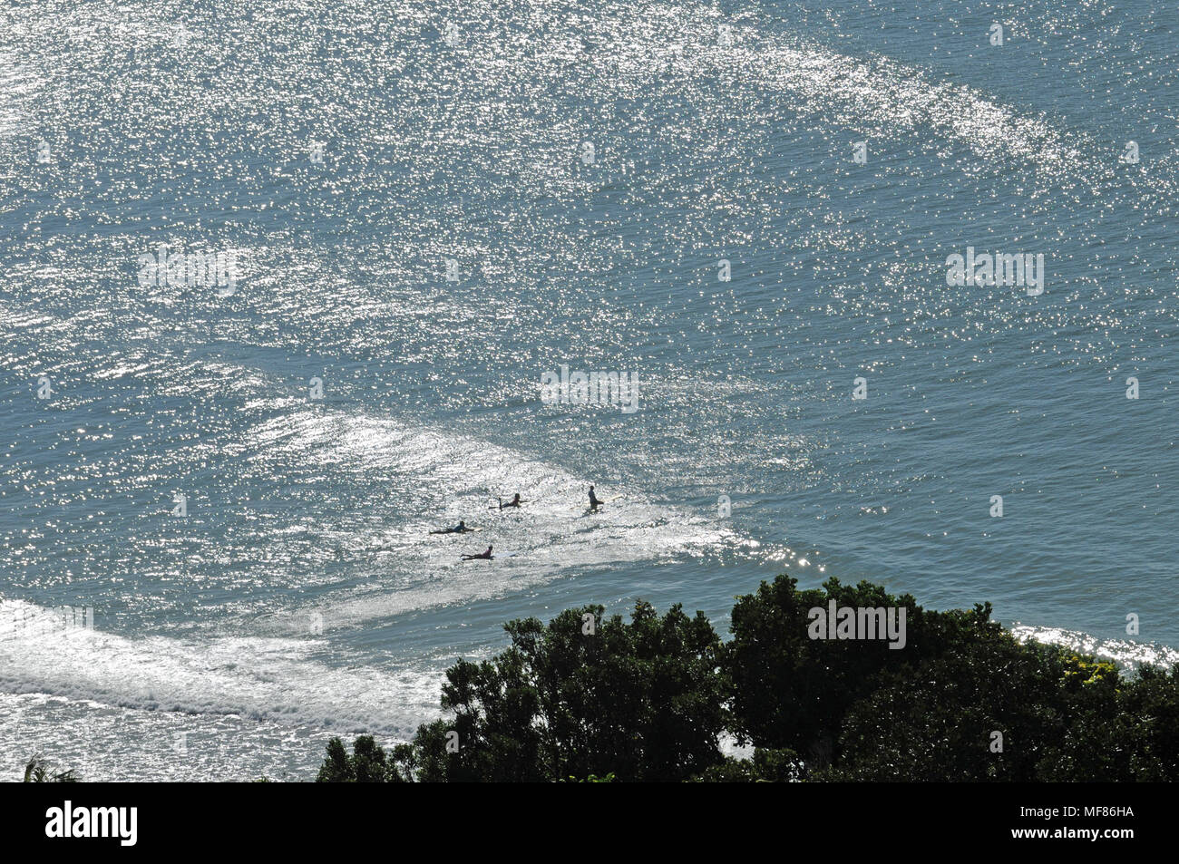 People surfing walking and relaxing on Watego Beach Byron Bay Stock ...