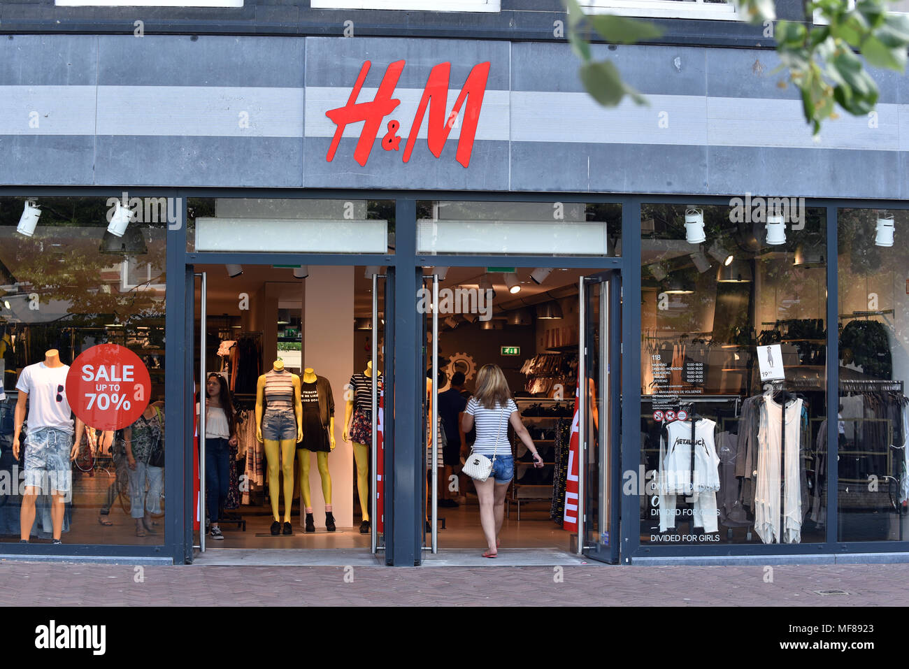 H&M fashion store Stock Photo - Alamy