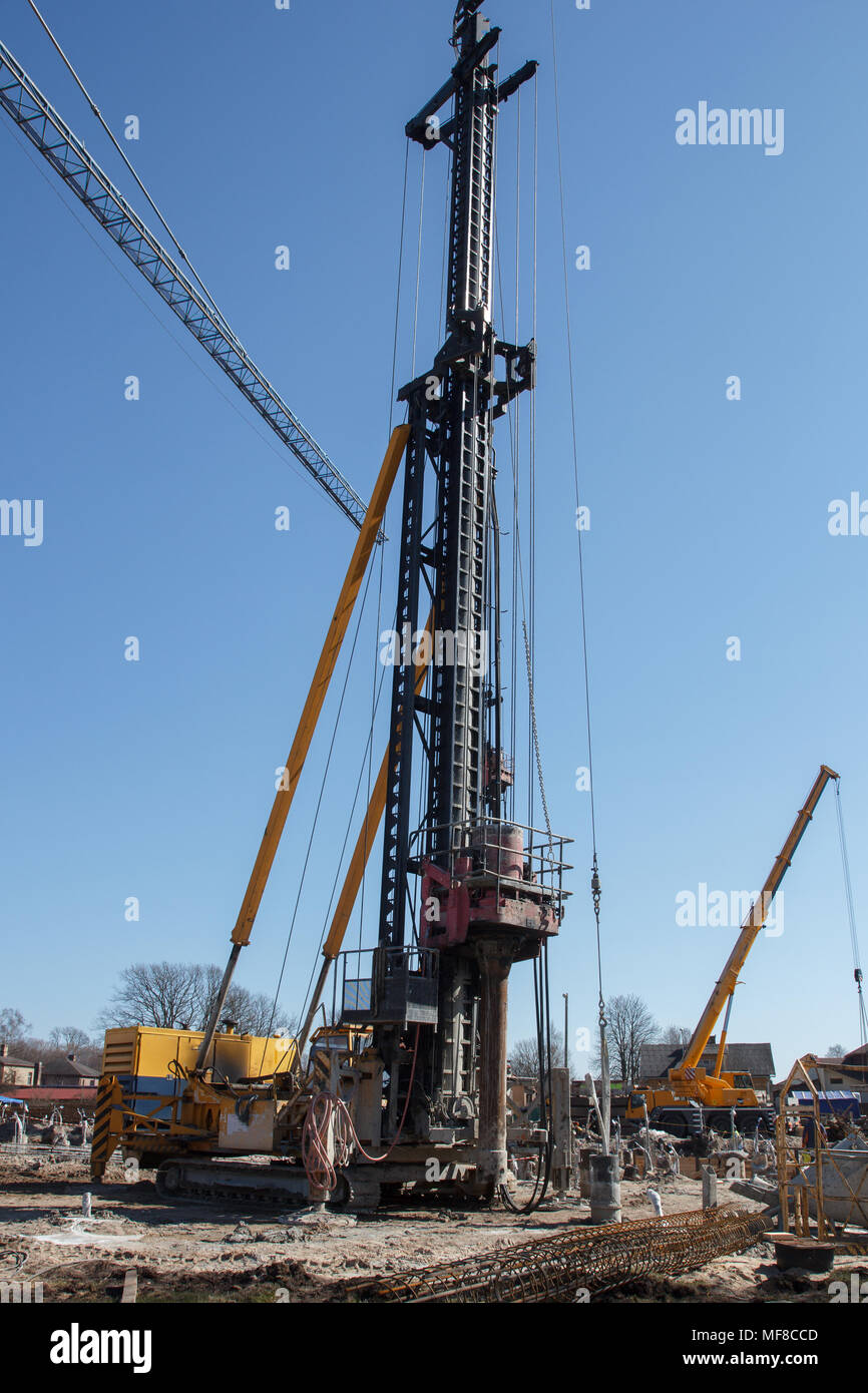 Drive piles into soil hi-res stock photography and images - Alamy