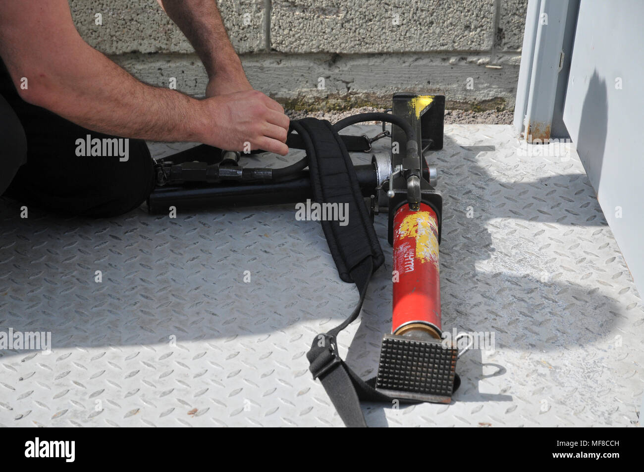 Breaching door hi-res stock photography and images - Alamy