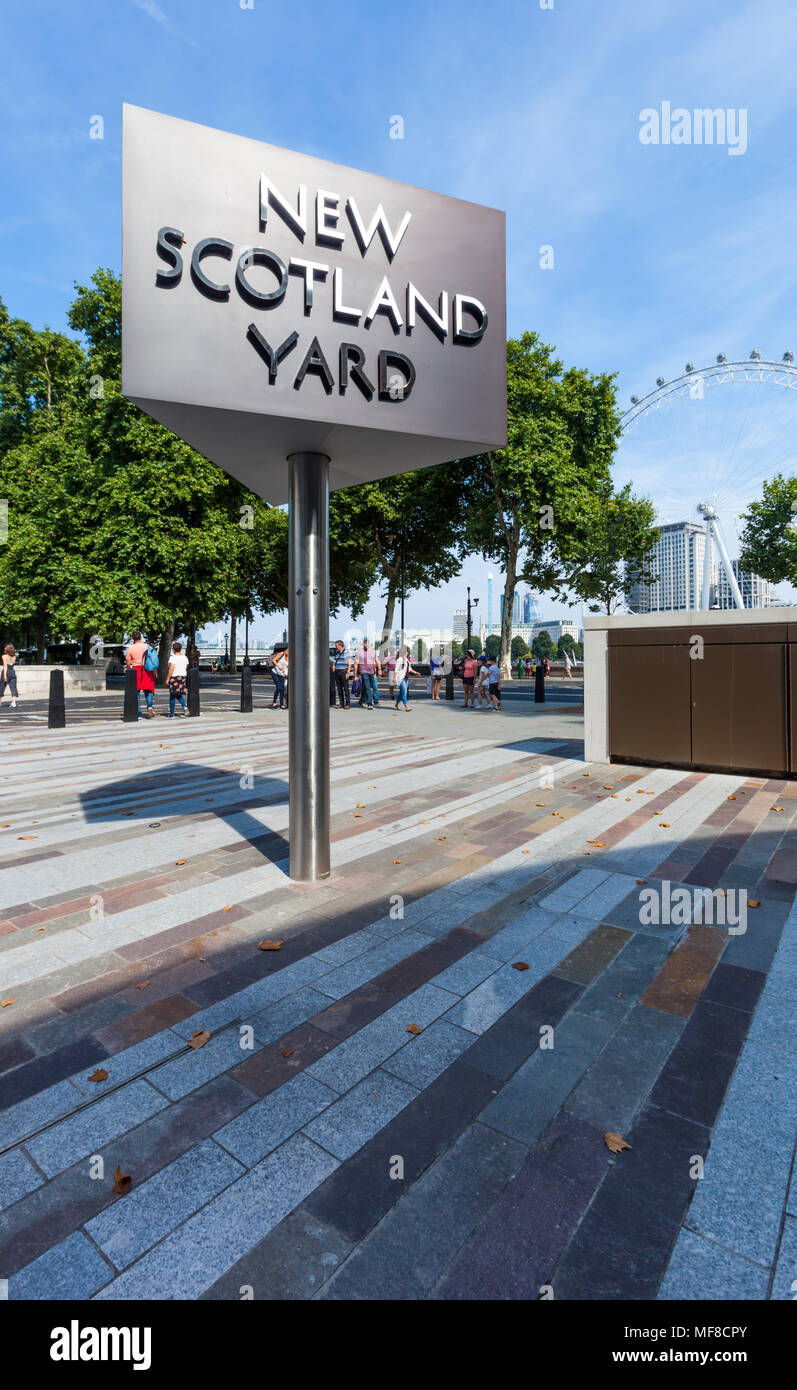 Scotland yard sign hi-res stock photography and images - Alamy