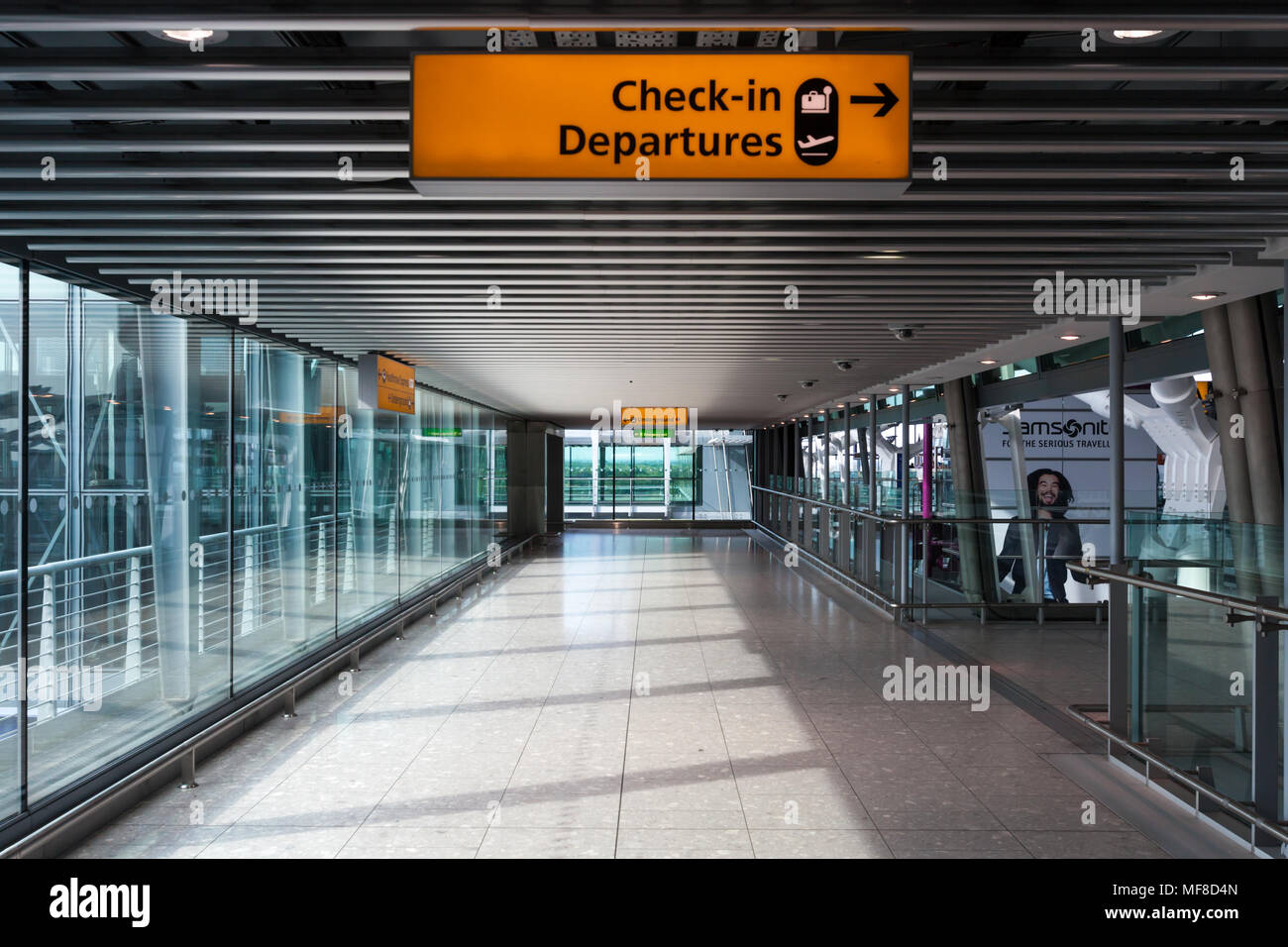 Departure Board Heathrow Stock Photos & Departure Board Heathrow Stock ...