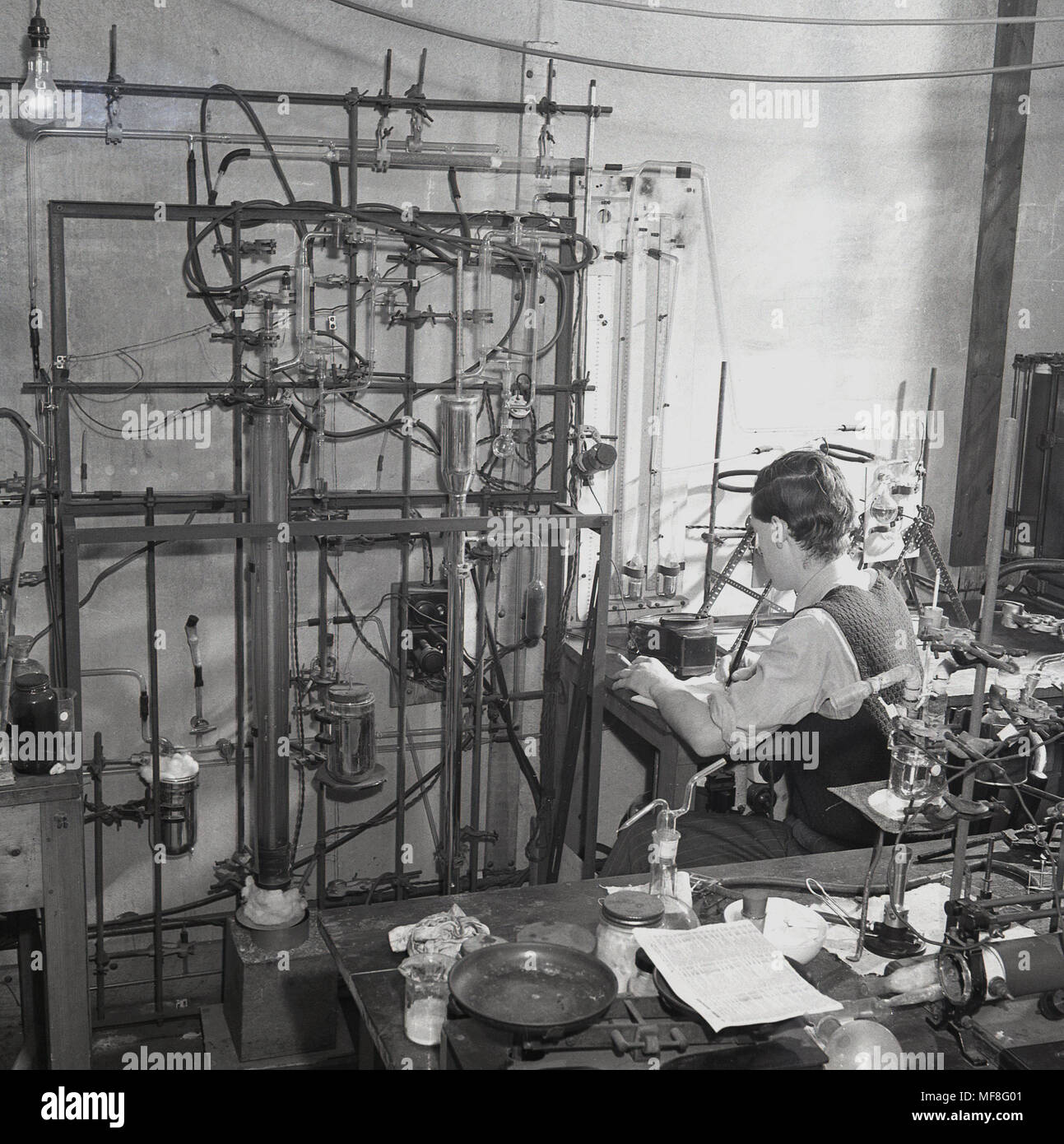 1950s research lab hi-res stock photography and images - Alamy