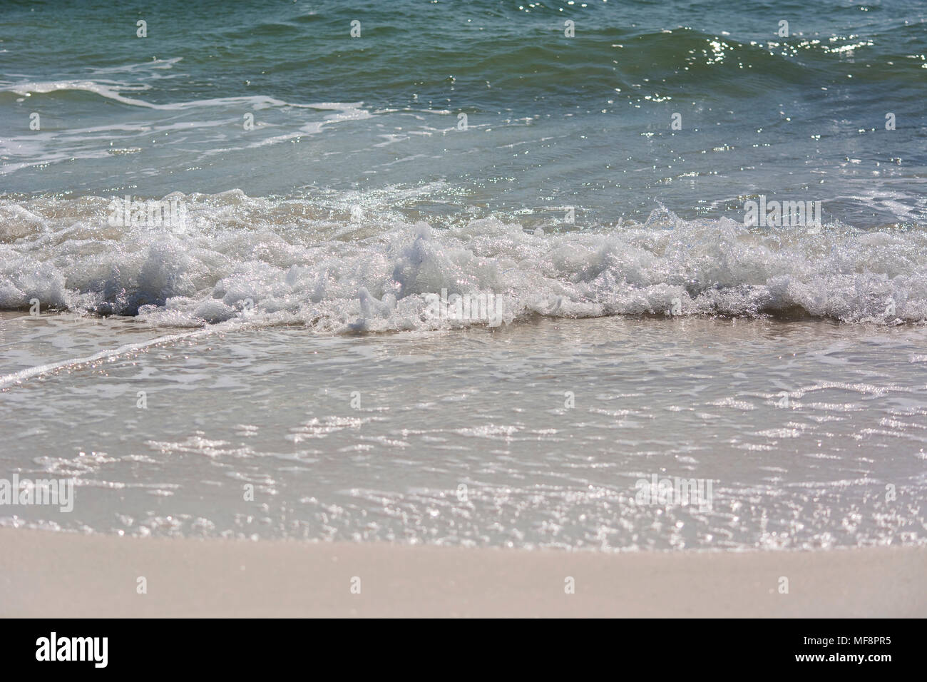 Crash waves hi-res stock photography and images - Alamy