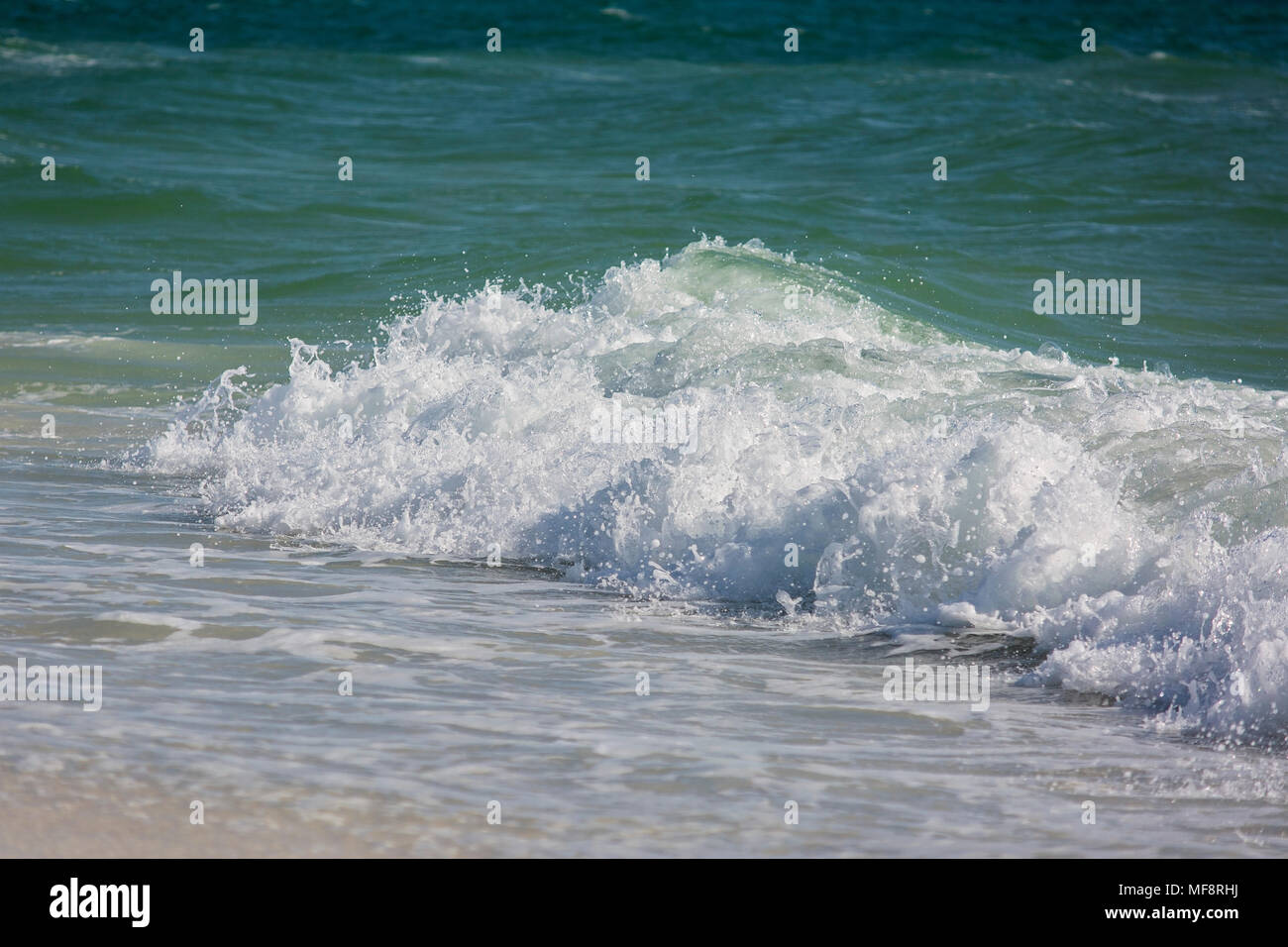 Crash waves hi-res stock photography and images - Alamy