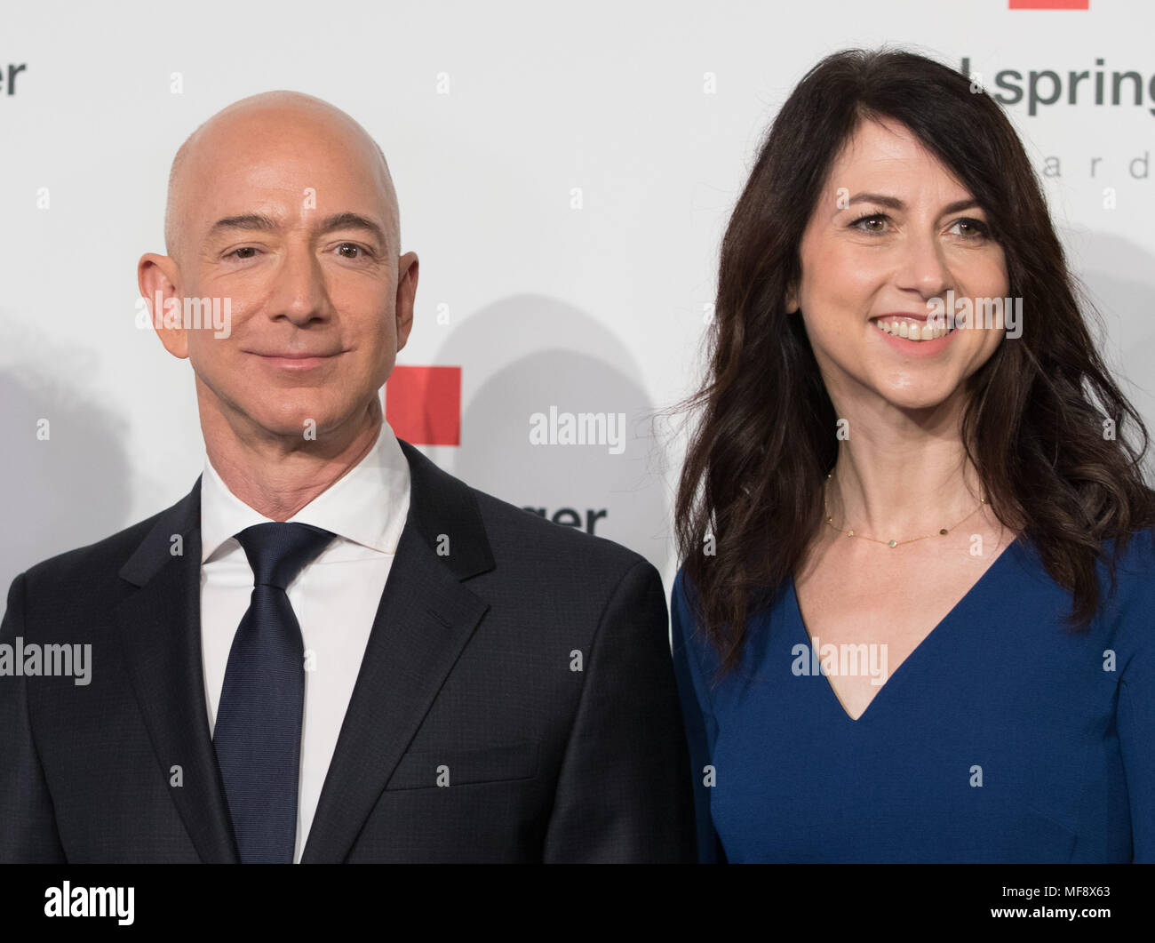 Mackenzie bezos hi-res stock photography and images - Alamy