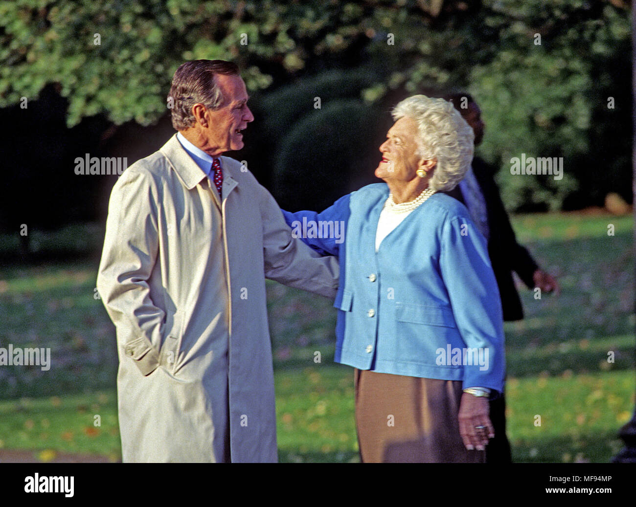 Barbara bush 1992 hi-res stock photography and images - Alamy