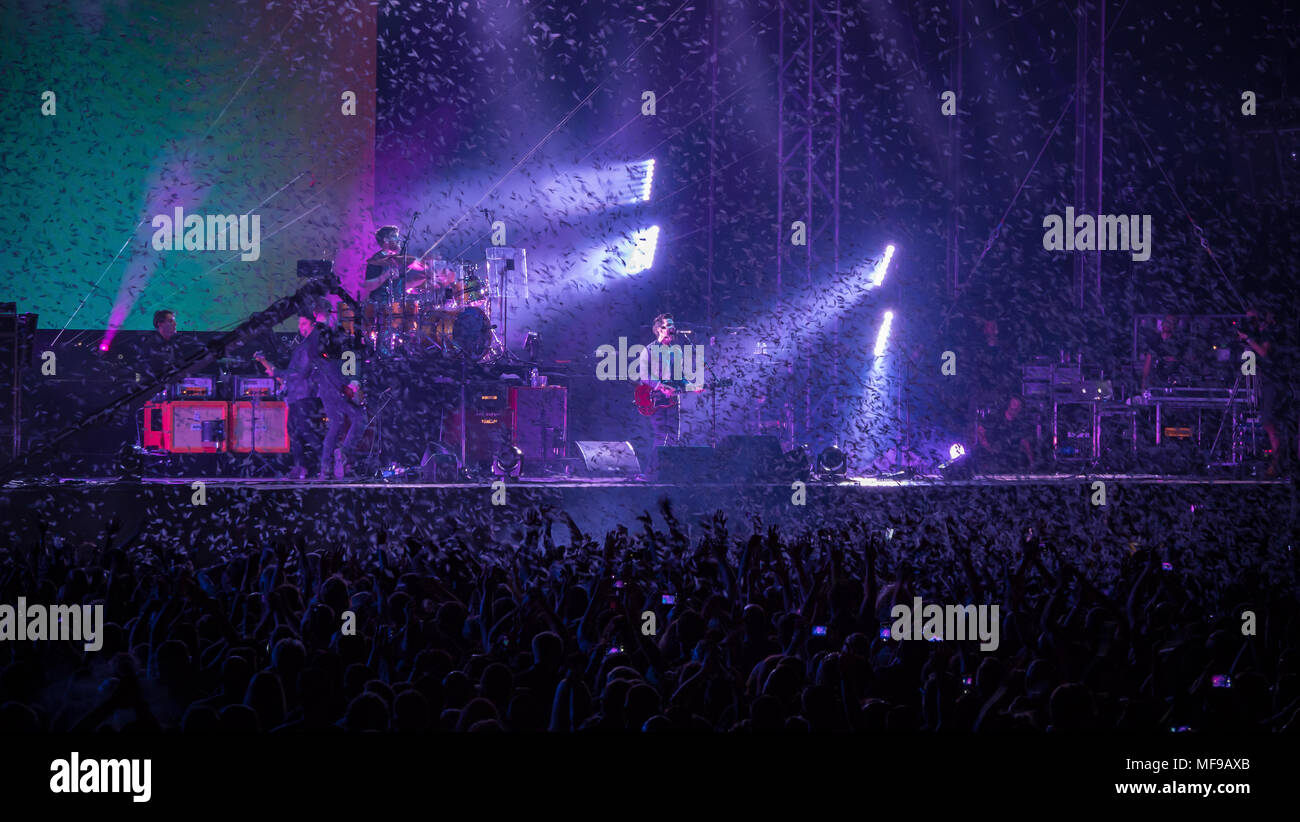 Stereophonics fans hi-res stock photography and images - Alamy