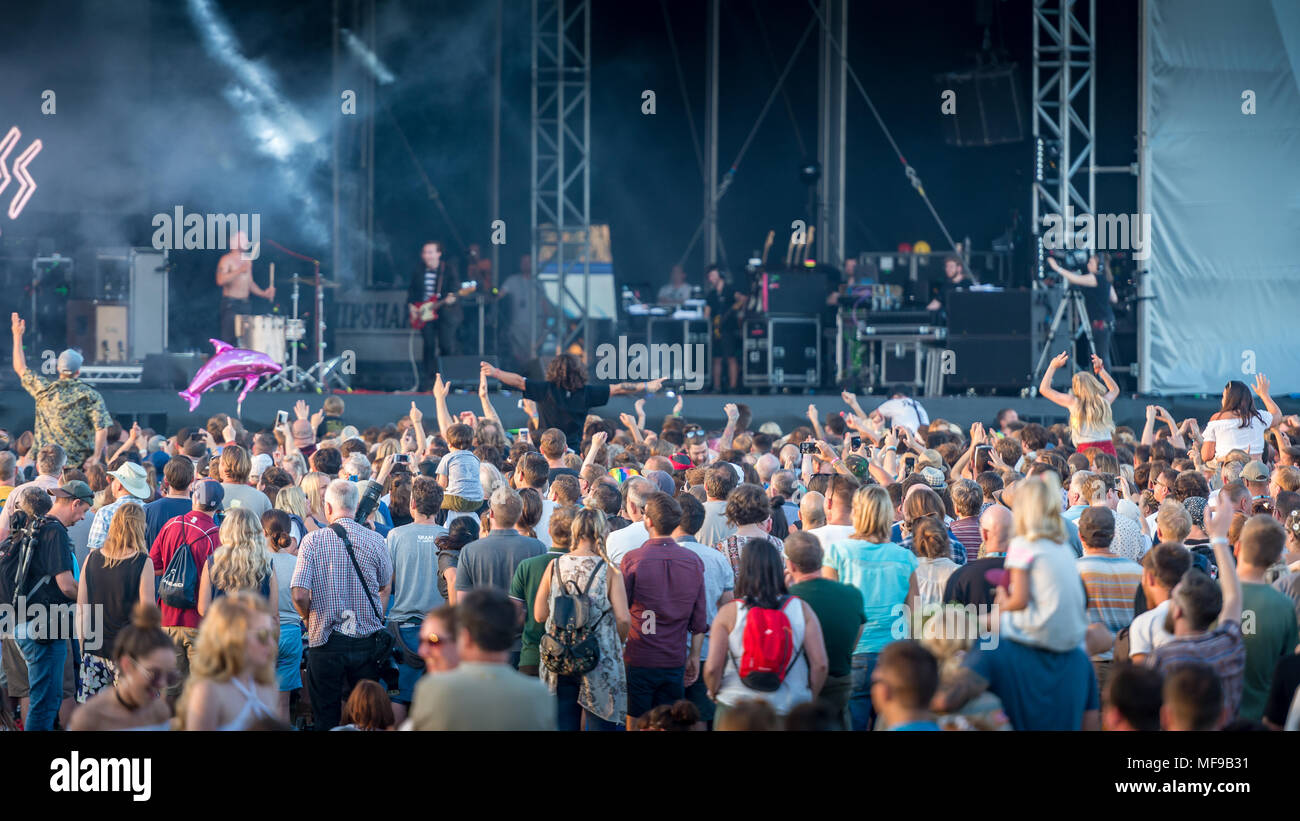 Slaves Smashing it on Sunday Afternoon on the Main Stage at Victorious ...