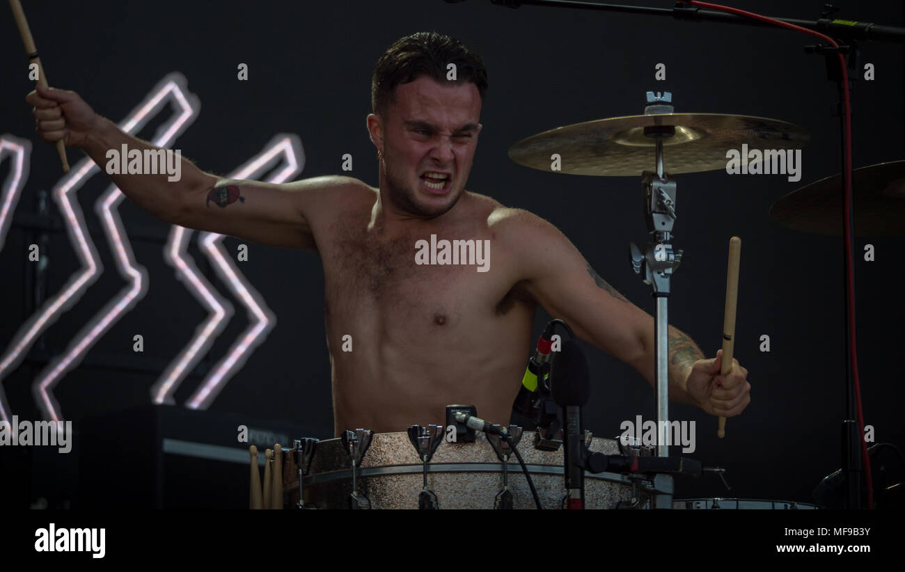 Slaves Smashing it on Sunday Afternoon on the Main Stage at Victorious ...