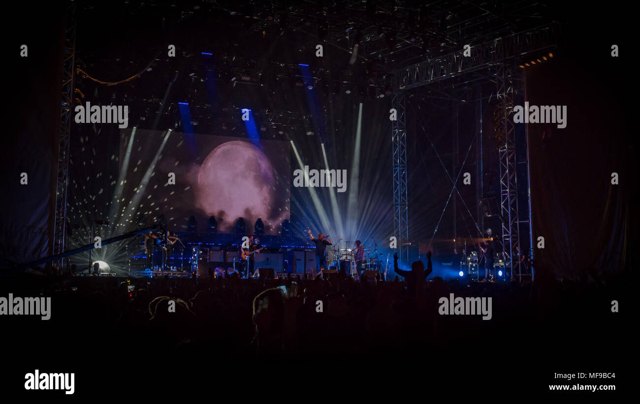 Elbow Headlining the Main Stage and Closing the Victorious Festival ...