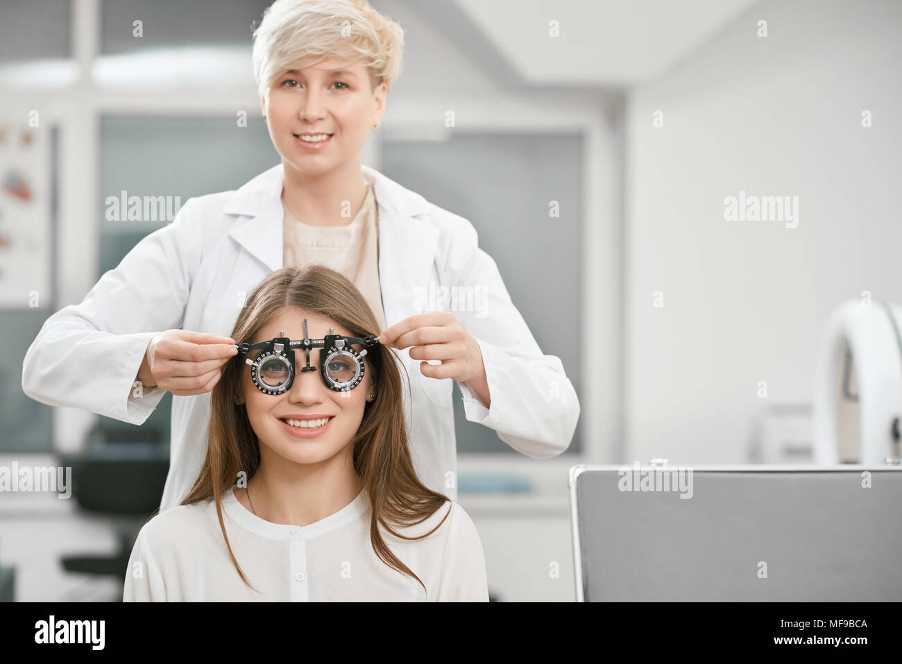 Eye test apparatus hi-res stock photography and images - Alamy