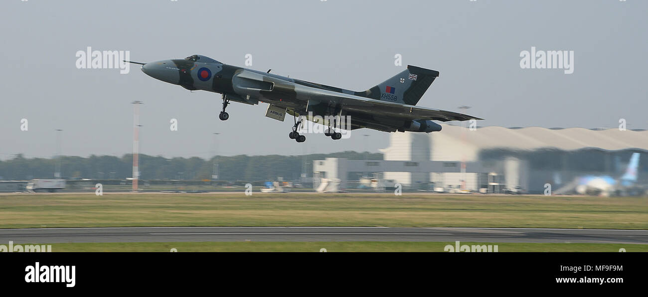 Avro v bomber hi-res stock photography and images - Alamy