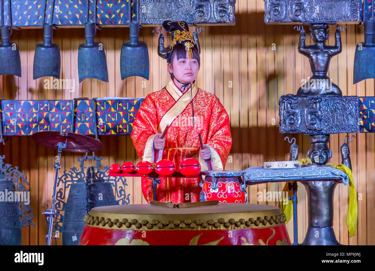 Chinese drums hi-res stock photography and images - Alamy