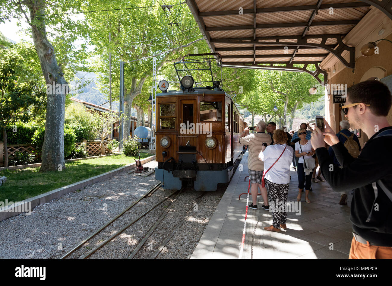 Air rail service hi-res stock photography and images - Alamy