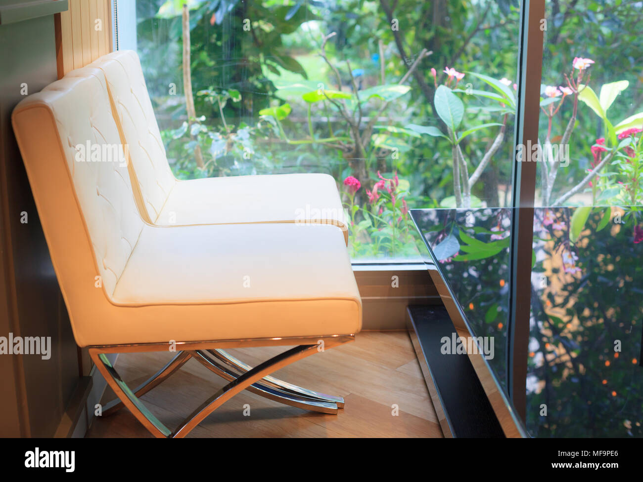 Living room large cream sofa hi-res stock photography and images - Alamy