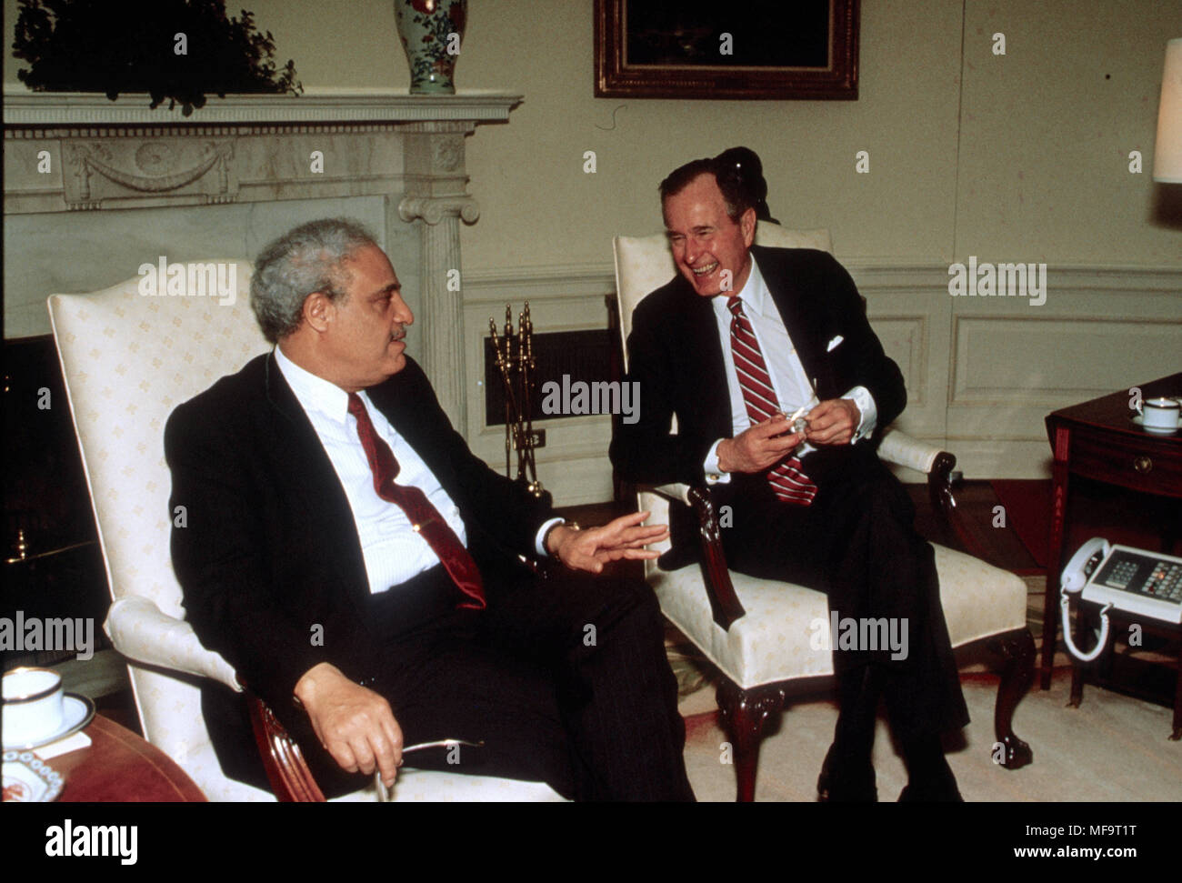 President George H.W. Bush sits in the Oval Office with Reverend Doctor ...