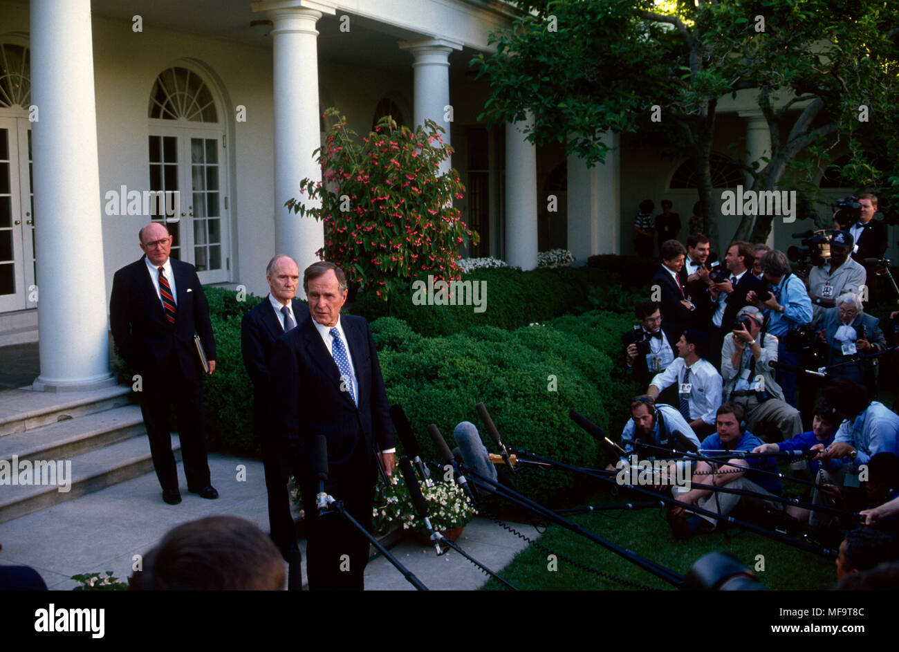 President George H.W. Bush has an exchange with reporters in the Rose ...