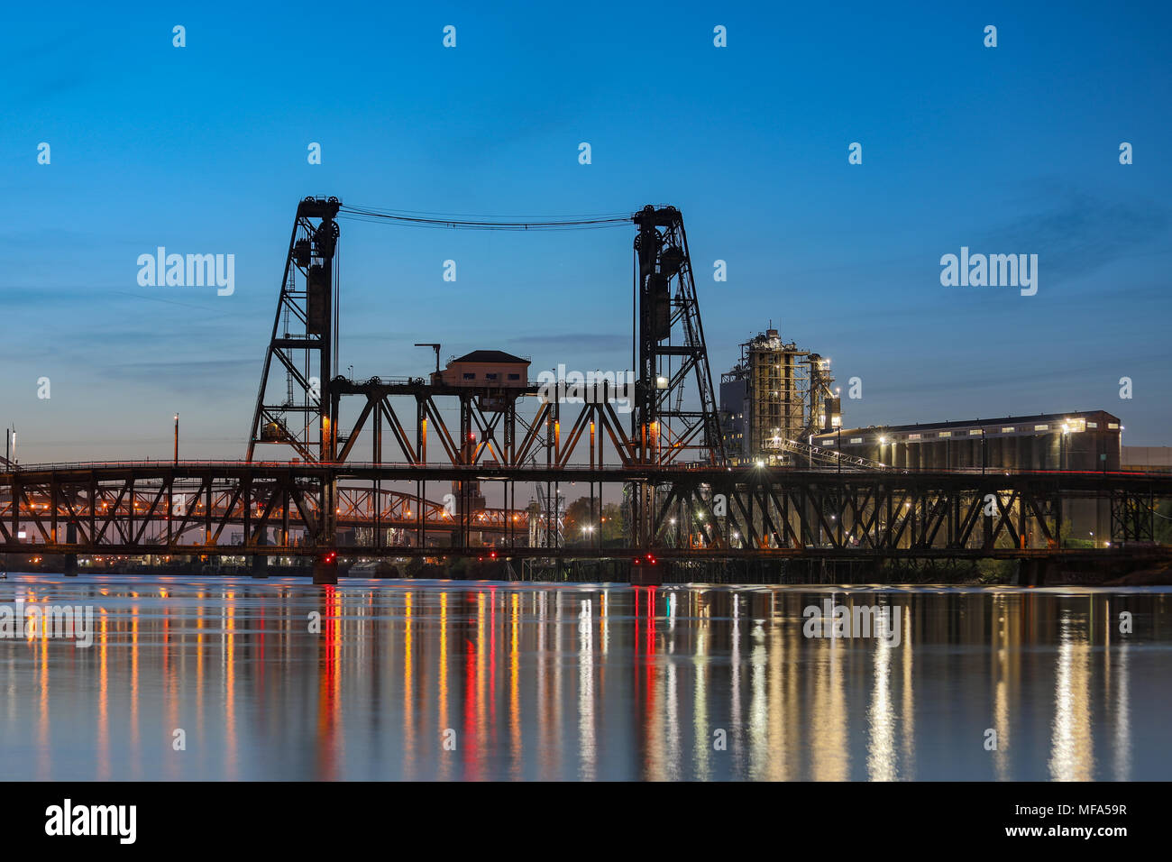 Train draw bridge hi-res stock photography and images - Alamy