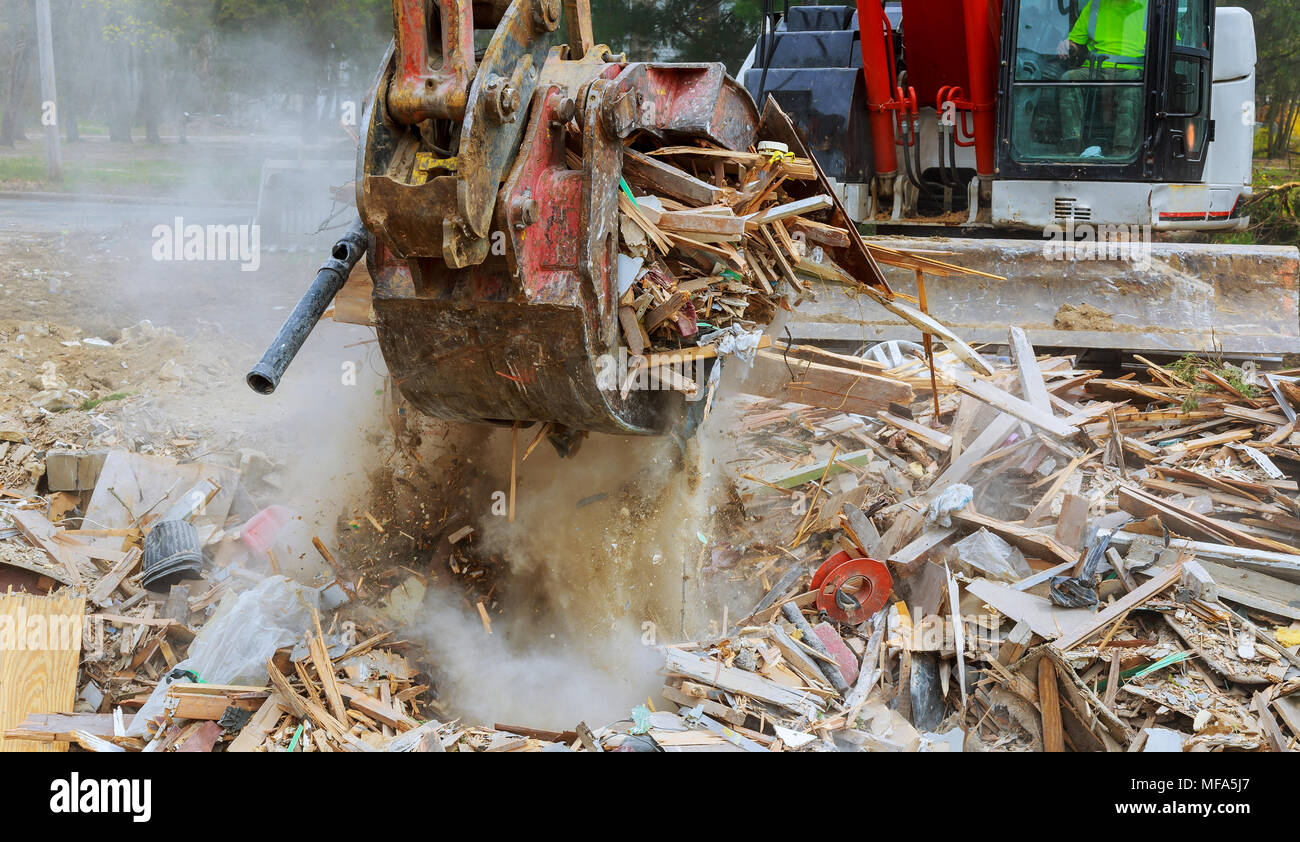 Tornado destroyed home construction hi-res stock photography and images ...