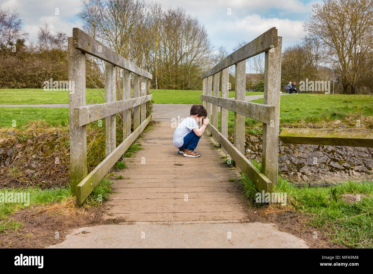 Crouching down hi-res stock photography and images - Alamy