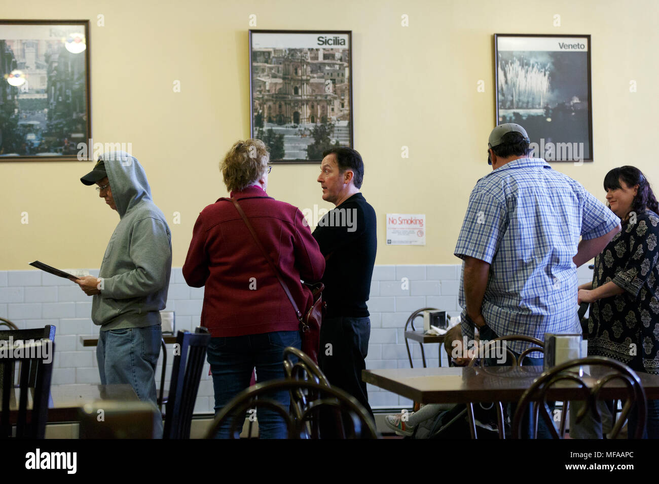 People waiting in line hi-res stock photography and images - Alamy