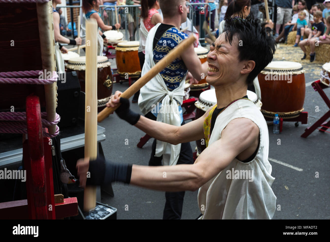 Musician beating large Japanese ō-daiko drum with Bachi sticks for Joji ...