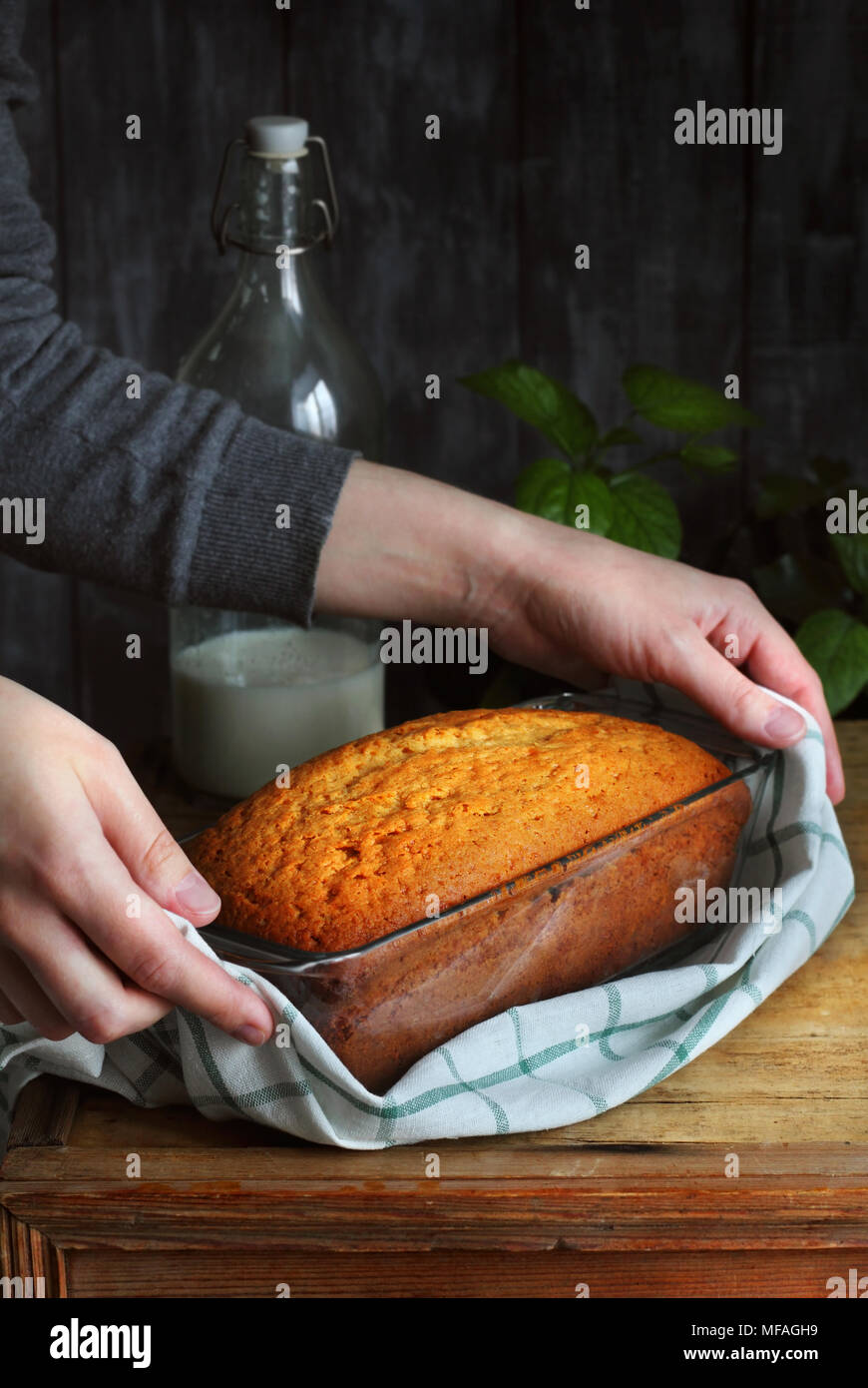 Cake in hand hi-res stock photography and images - Alamy
