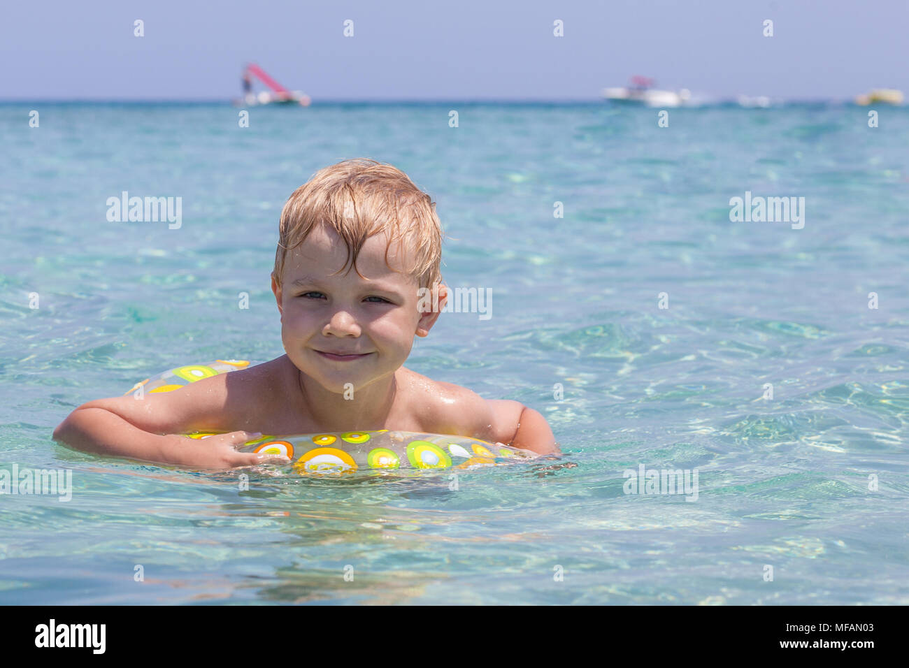 Child playing with water hi-res stock photography and images - Alamy