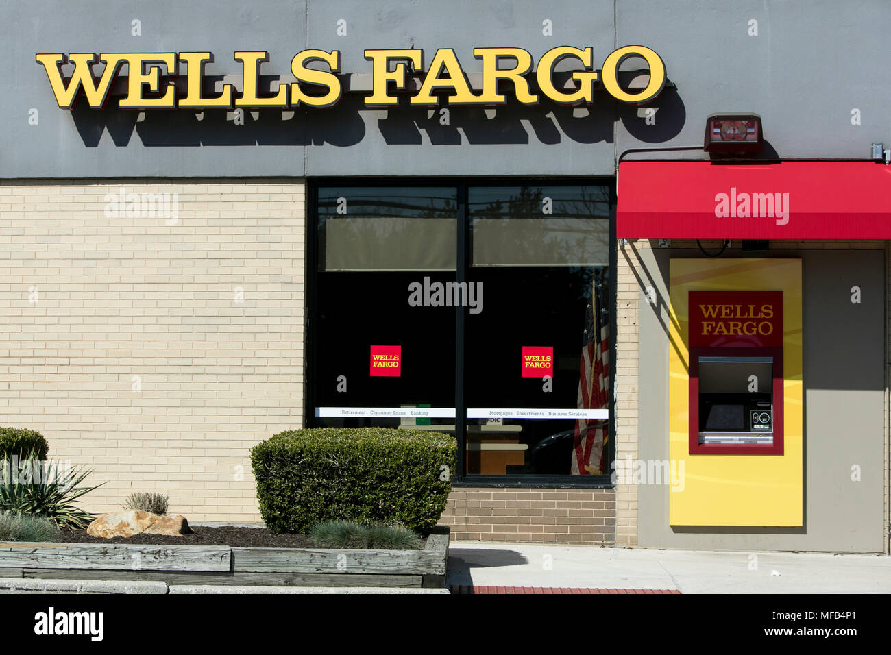 Wells Fargo Bank Building In High Resolution Stock Photography and ...