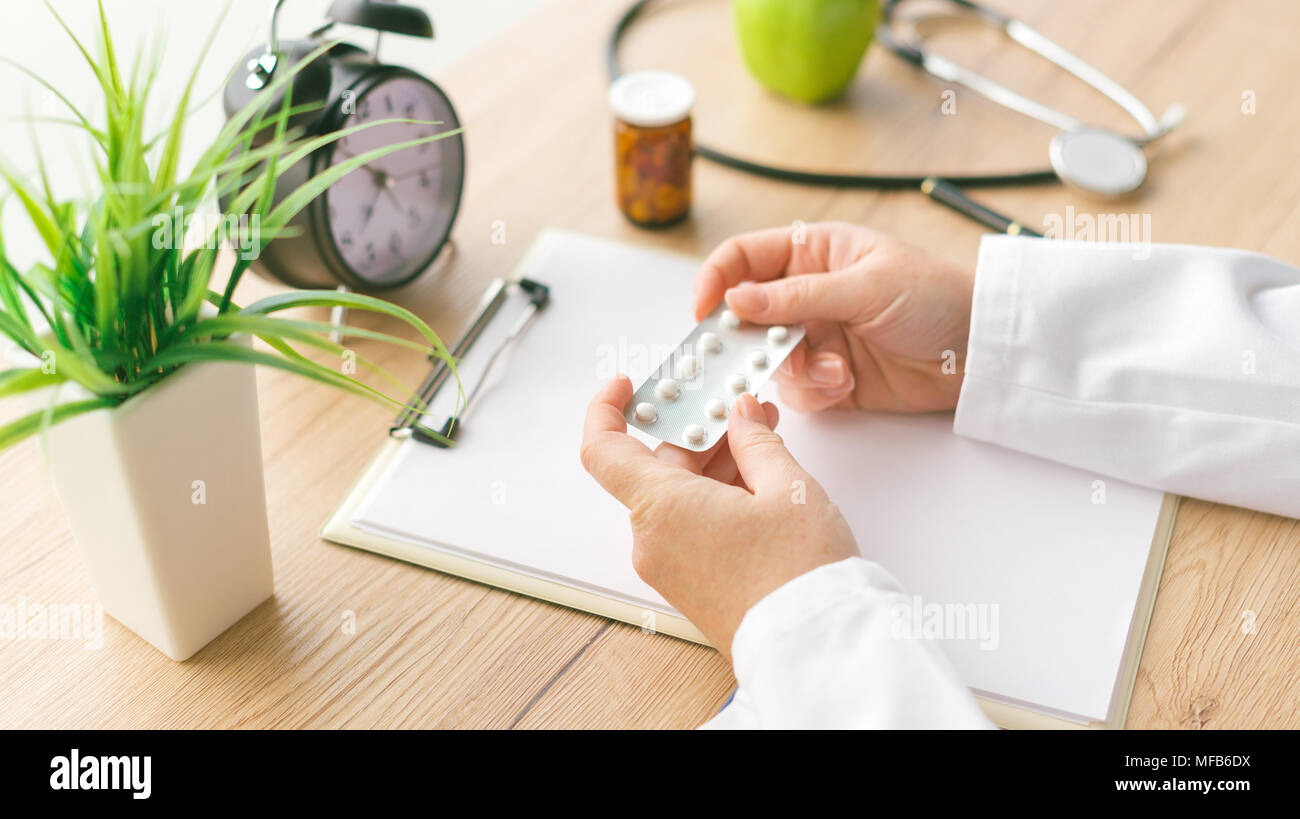 Unlabeled Pill Bottle High Resolution Stock Photography and Images - Alamy