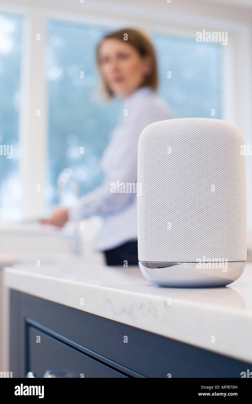 Digital home assistant kitchen hi-res stock photography and images - Alamy
