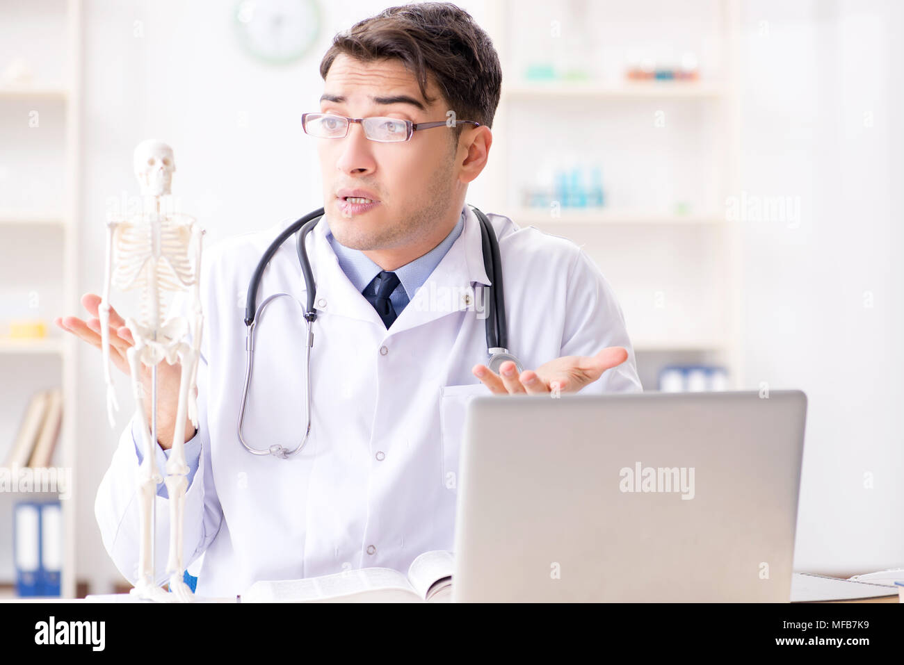 Doctor explaining human body on skeleton Stock Photo - Alamy