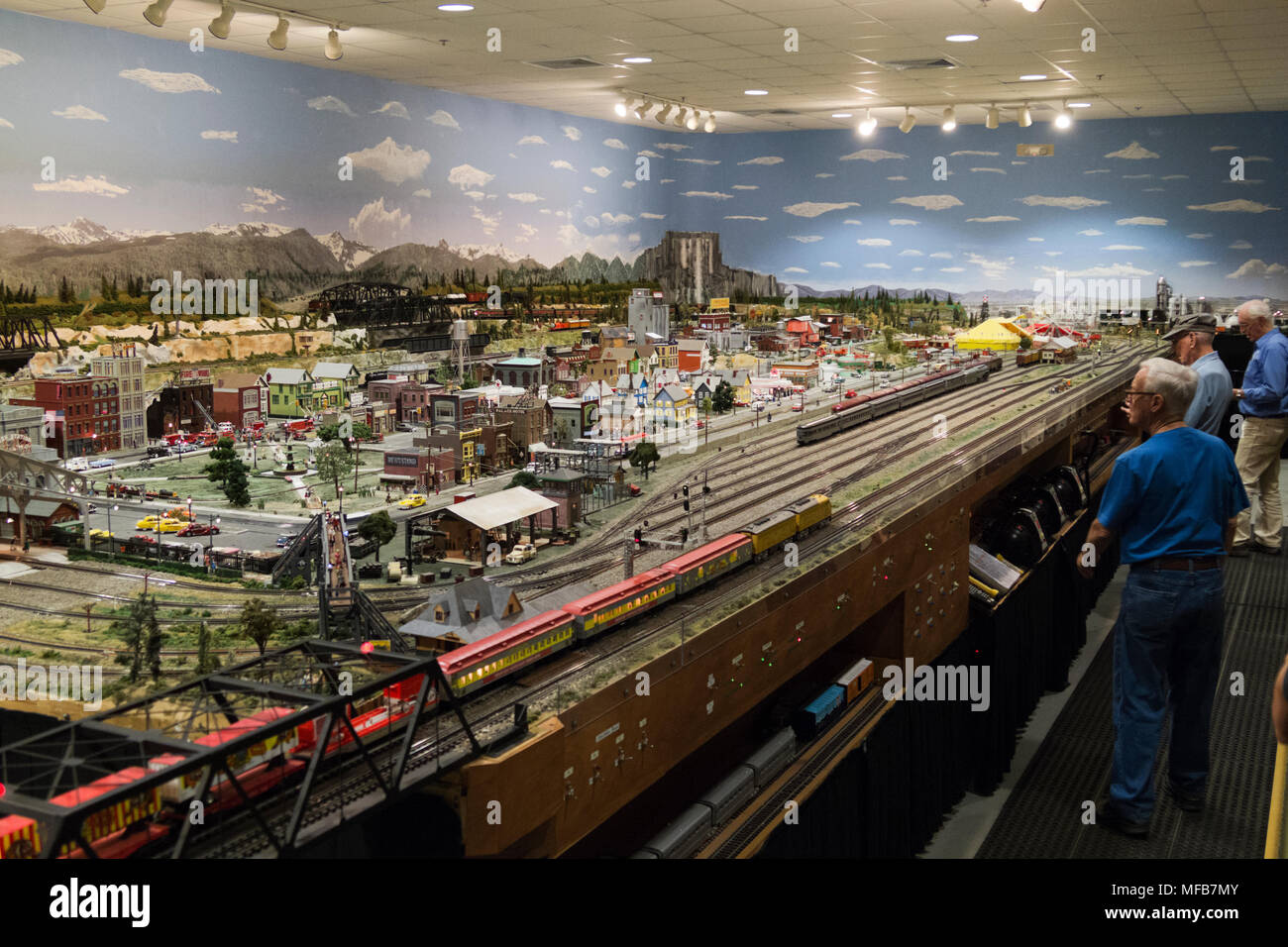 Model trains hi-res stock photography and images - Alamy