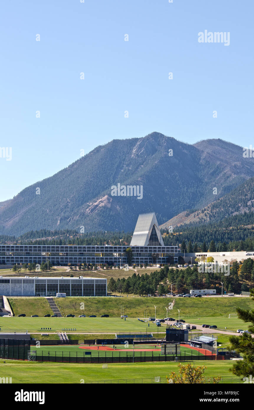 On campus military training hi-res stock photography and images - Alamy