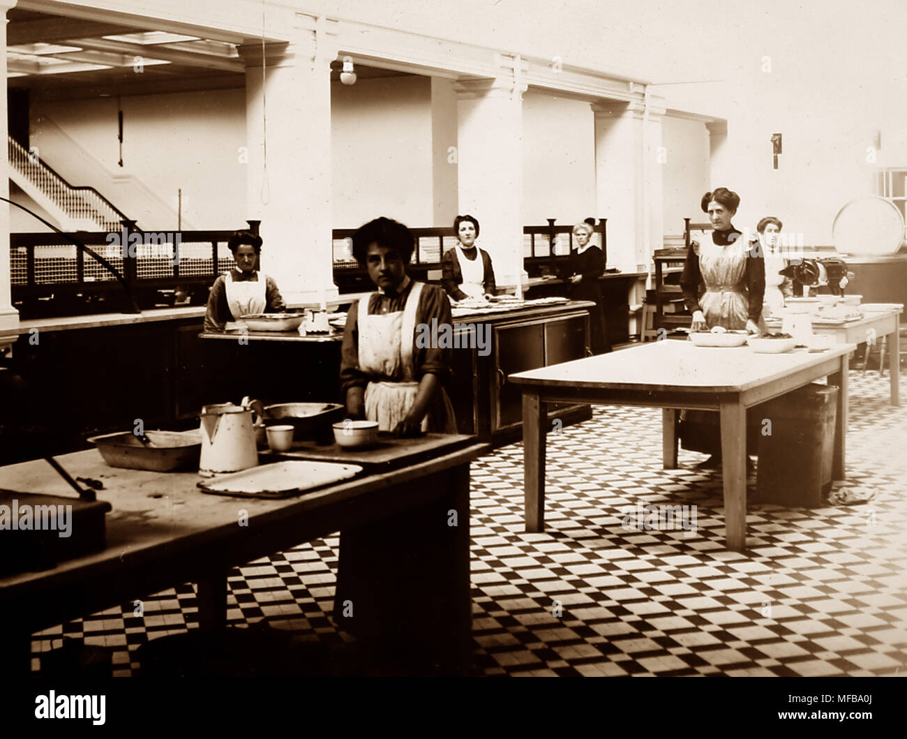 1900s kitchen hi-res stock photography and images - Alamy