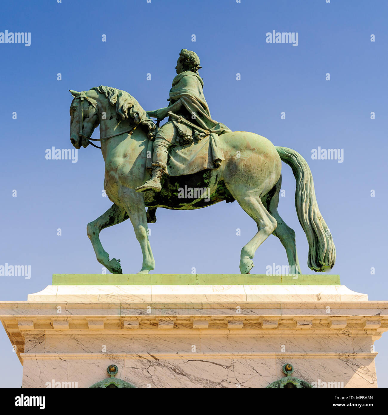 Monument to Amalienborg's founder, King Frederick V Stock Photo - Alamy