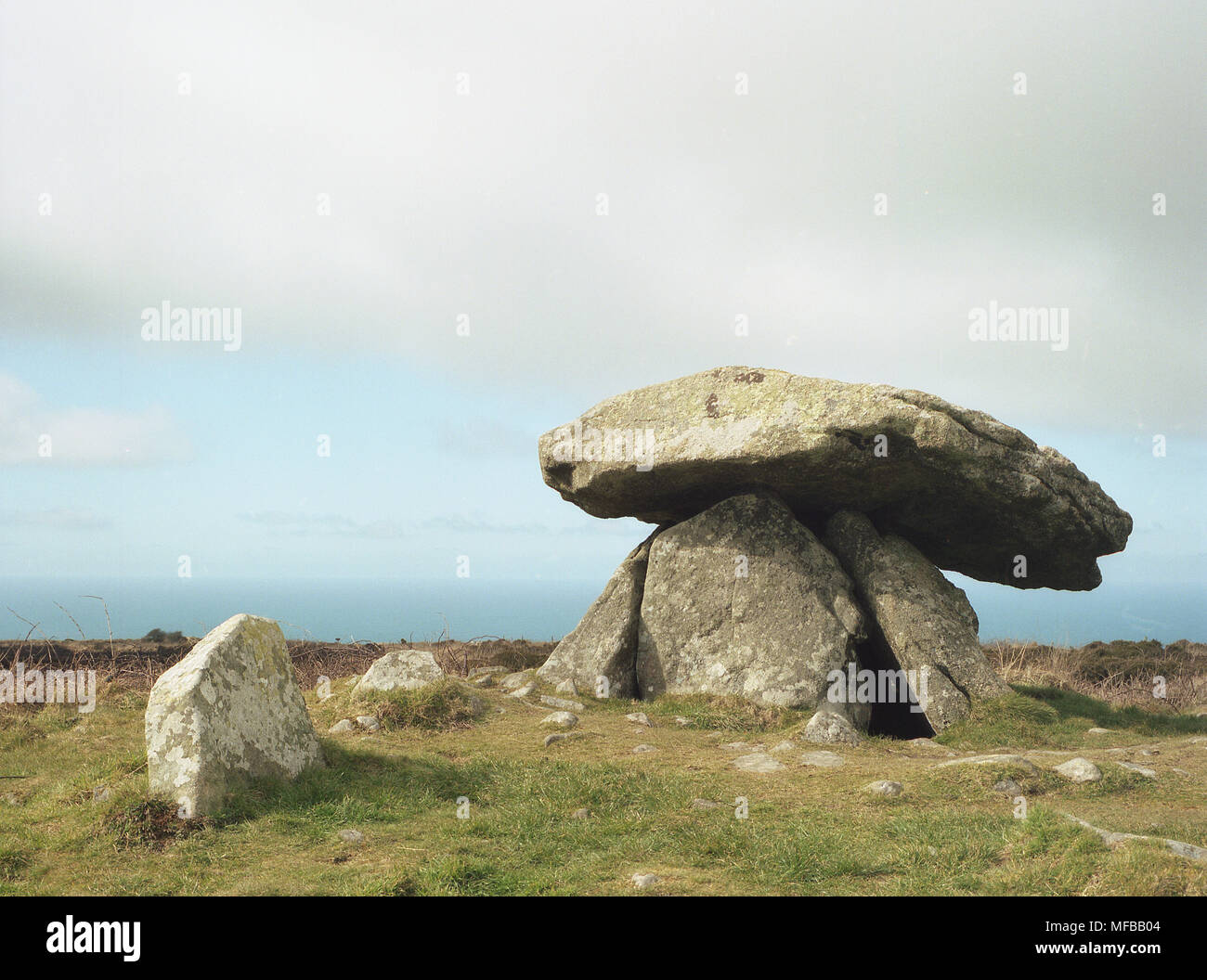 Chun Quoit, Ancient Burial Chamber, Cornwall UK Stock Photo - Alamy