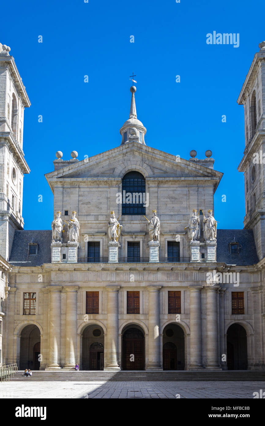 Interior yard of the Royal Monastery of San Lorenzo de El Escorial ...