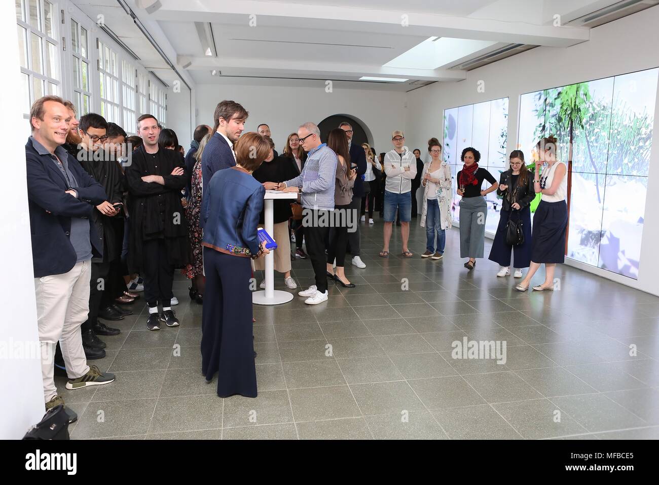 American artist ian cheng hi-res stock photography and images - Alamy