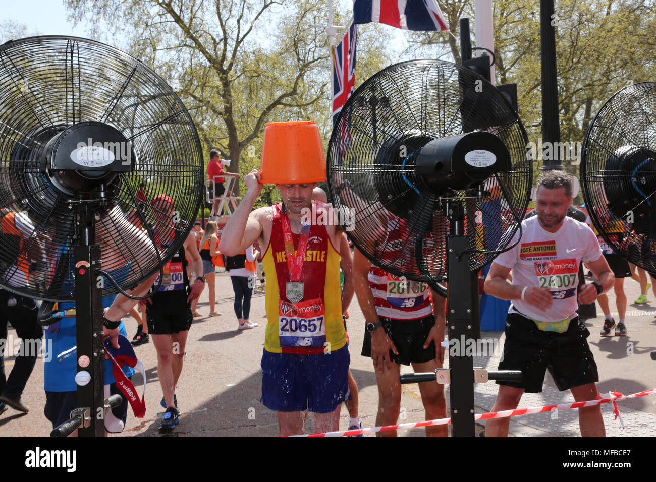 London marathon fans hi-res stock photography and images - Alamy